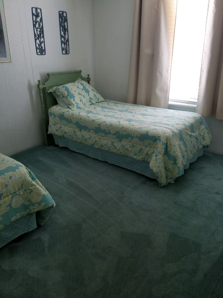 Cozy Beach Getaway - 136th St Ocean City, Maryland - South Bethany Beach, DE