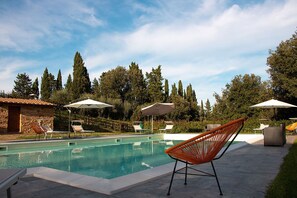 Piscina exterior sazonal 