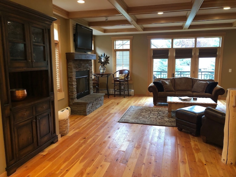 Large Big Sky Condo, Sleeps 12-14. Close To Yellowstone And World Class Skiing! - Big Sky