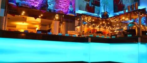 Café da manhã com buffet todos os dias (EUR 7.5 por pessoa)