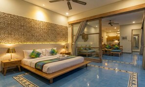 Vila, 2 quartos, piscina particular | Cofres nos quartos, individualmente mobiliados, escrivaninha