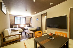 Quarto Deluxe, não fumadores | Sala de estar | TV de ecrã plano 