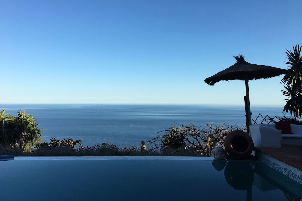 Beautiful, Modern, Spacious. Welcome To Villa Hermosa Colina - Costa Tropical