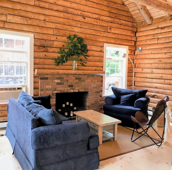 Log Cabin W/ Amazing Views, River Frontage & Hot Tub - Vermont