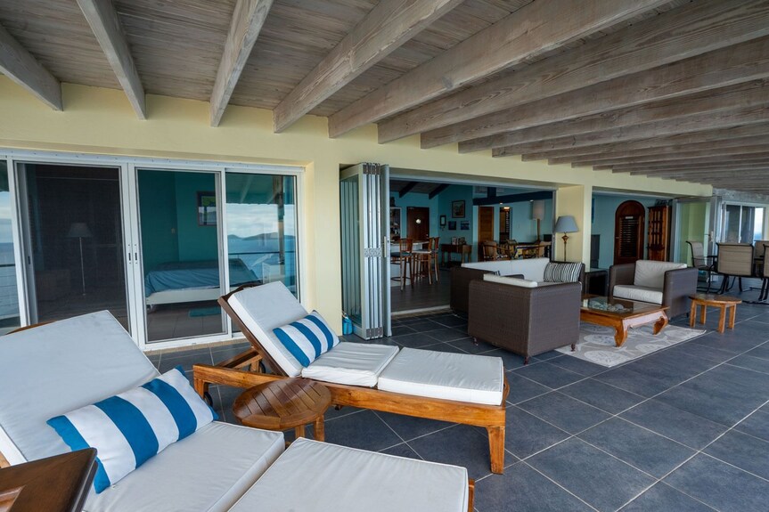 Breathtaking Views , Jacuzzi , Open Plan House , 5 Min To Nanny Cay Beach & Bar - U.S. Virgin Islands
