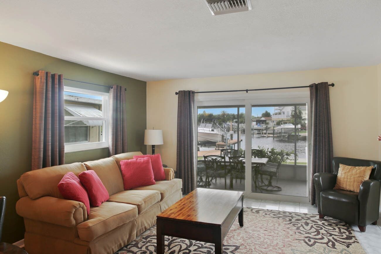 Waterfront Cottage, 2 Bd, 1 Ba, Tandem Kayak, 2 Sups, 4 Bikes, Dock And Lift - New Port Richey, FL