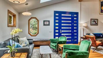 Quarto | Área de estar | TV de tela plana