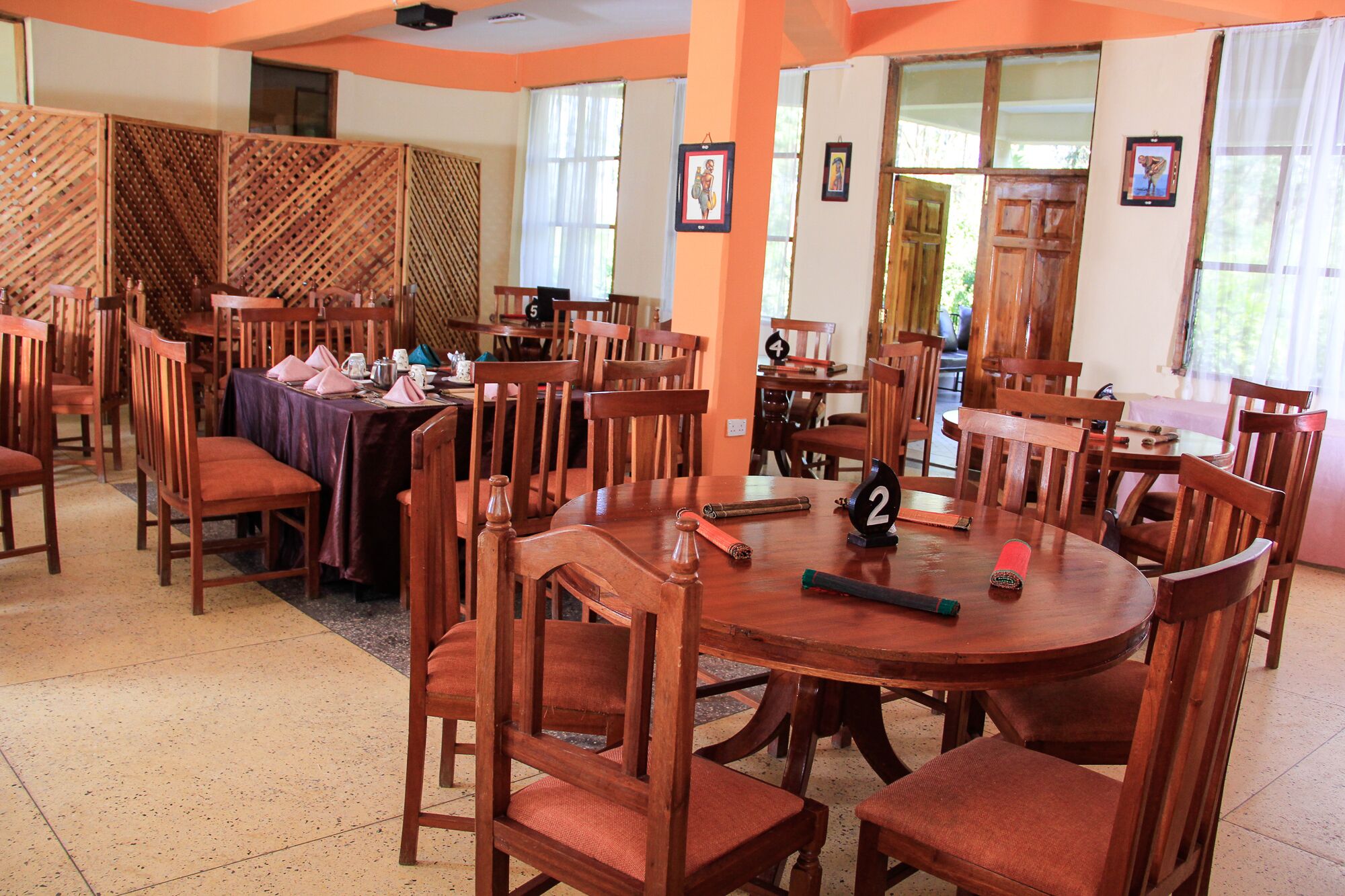 Café da manhã completo grátis todos os dias