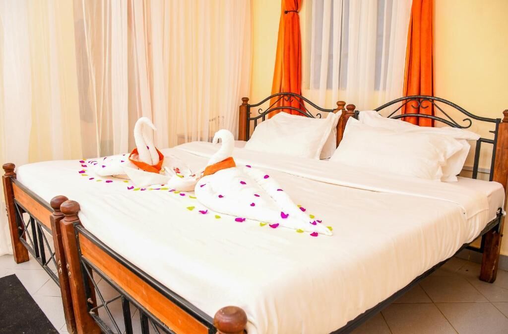 Quarto casal standard | Cofres nos quartos, individualmente mobiliados