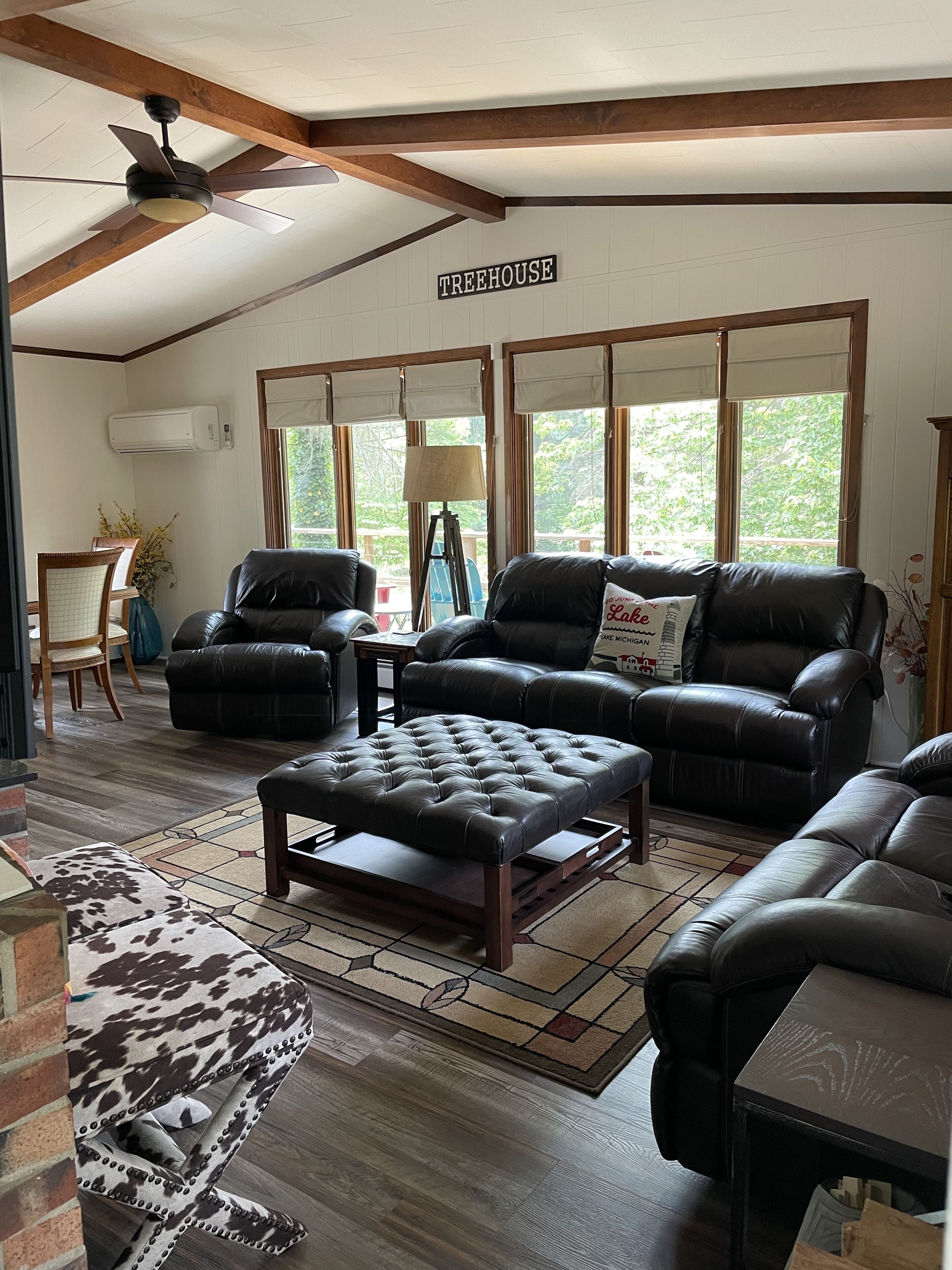Treetop Views From Every Window. Sleeps 8, 4 Bedrooms 2 Baths - Macatawa, MI