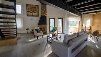 Loft Elite (Volterra) | Sala de estar | Smart TV de 55 polegadas com canais via satélite, televisor
