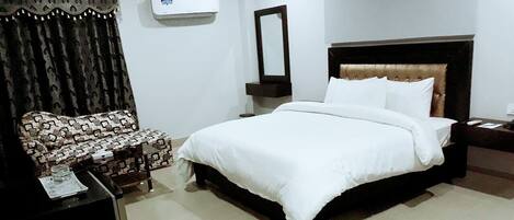 Quarto Individual Deluxe | Secretária, secretária adequada para computadores portáteis