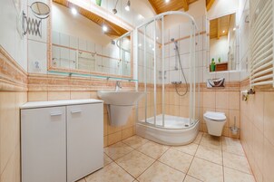 Apartamento (13) | Banheiro | Toalhas de banho, papel higiênico