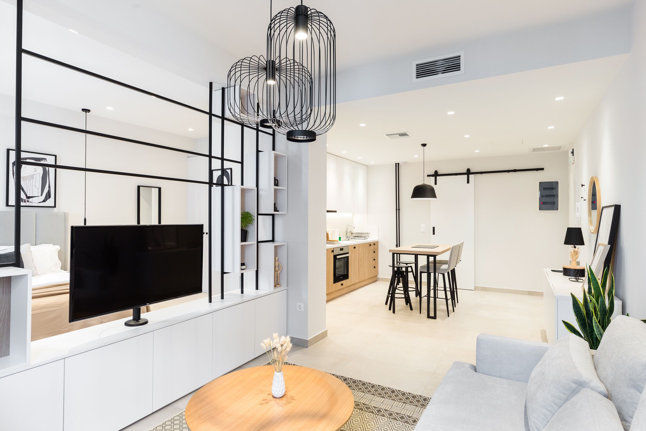 Apartamento, 1 quarto (B) | Área de estar | Smart TV 43 polegadas com canais via satélite, TV, Netflix