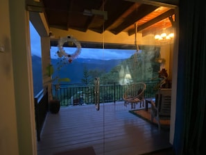 Quarto Deluxe, vista para a montanha | 1 quarto, secretária, quartos insonorizados, ferro/tábua de engomar 
