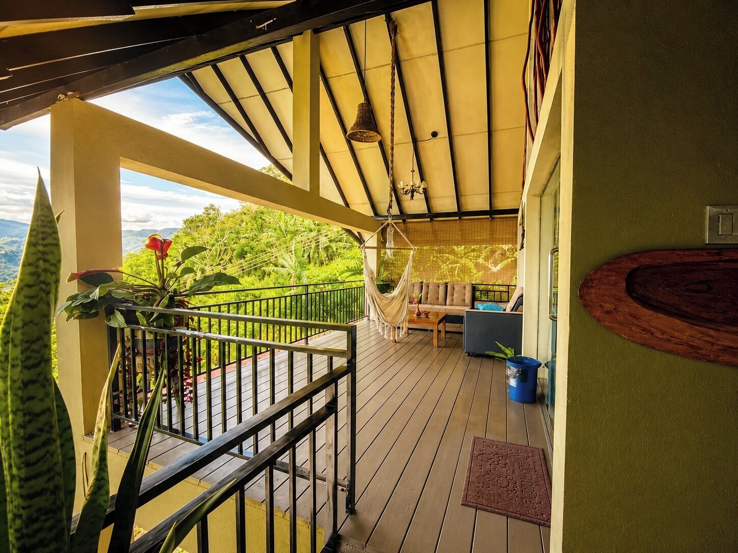 Quarto Deluxe, varanda, vista para a montanha | 1 quarto, secretária, quartos insonorizados, ferro/tábua de engomar 