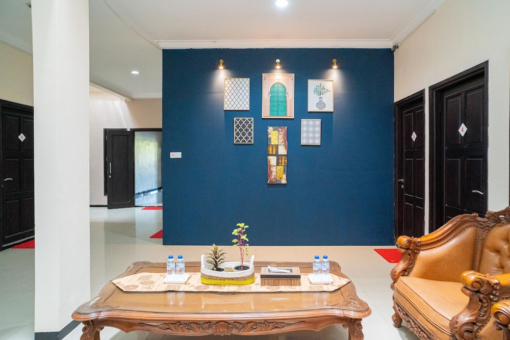 レッドドアーズ シャリア ニア マーベル シティ モール 2 - スラバヤ