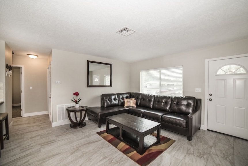 Home Away From Home! Clean, Fresh And New! - 탬파 만