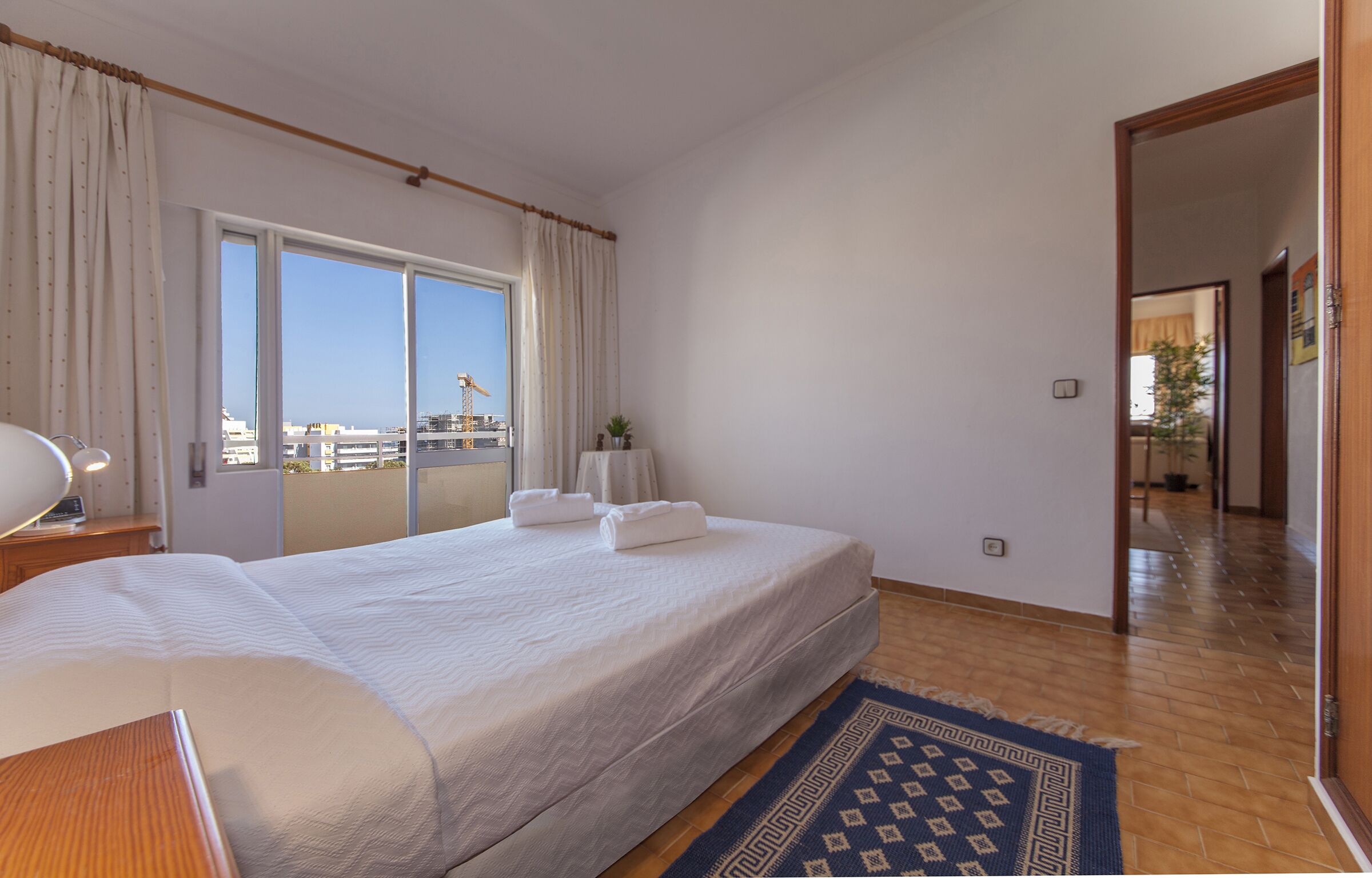Apartamento, 2 quartos, sacada | 2 quartos, berços (sobretaxa), Wi-Fi de cortesia, roupa de cama