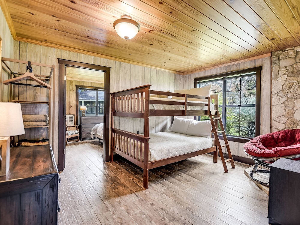 Lakefront! House+guesthouse+smoker+kayaks+firepit - Lake Buchanan, TX