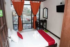 Quarto Duplo Básico | Secretária, ferro/tábua de engomar, Wi-fi grátis 