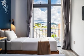 Quarto Duplo ou Twin Superior | Roupa de alta qualidade, com mobília individualizada, secretária