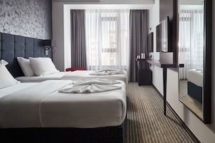 Minibar, cofre no quarto, secretária