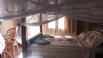 Quarto Individual | Com decoração personalizada, secretária 