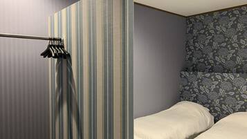 Quarto (Main Building, 2F) | Wi-Fi de cortesia, individualmente decorados, individualmente mobiliados