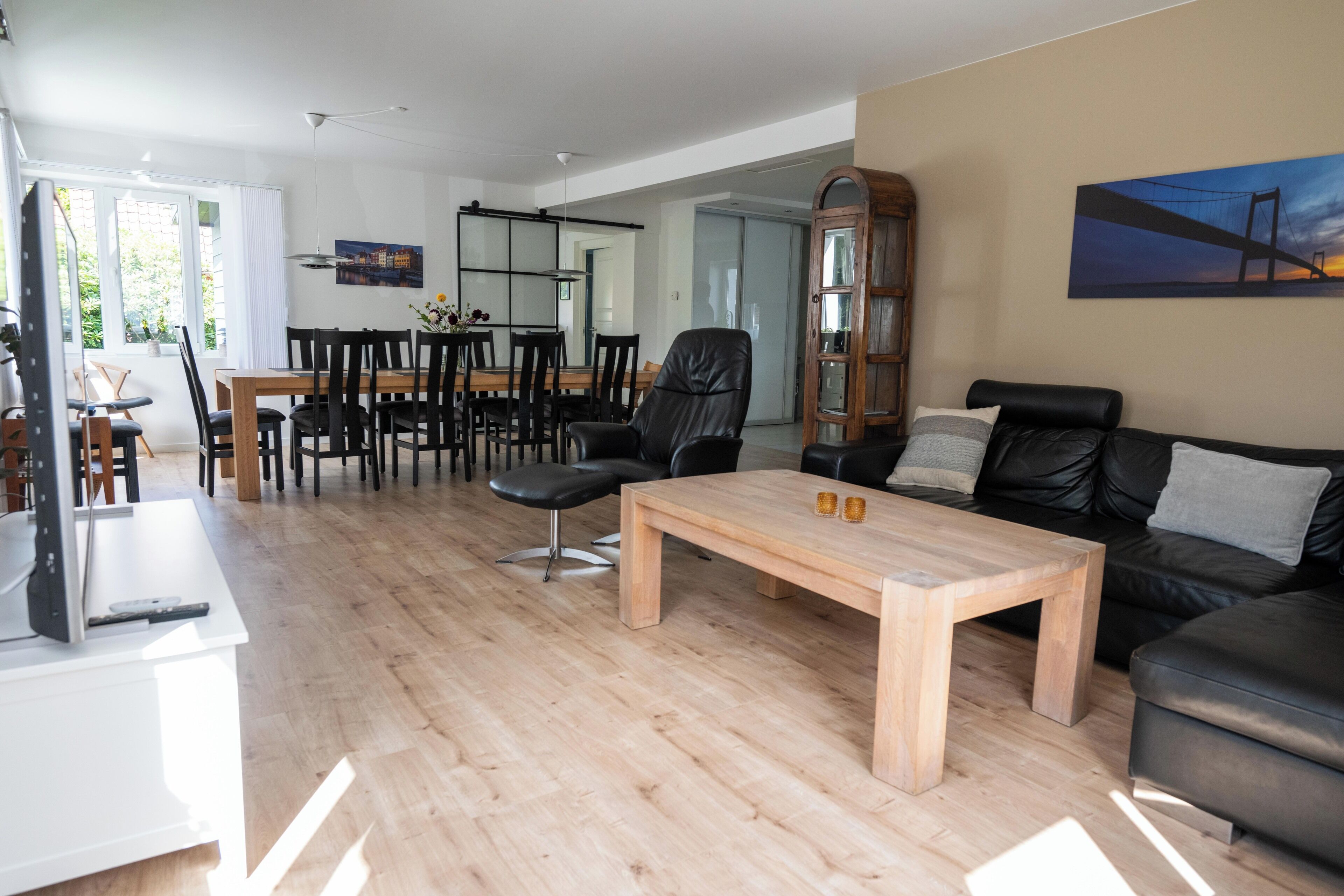 Casa de campo, 4 quartos, 2 banheiros, no jardim | Área de estar | TV de tela plana, brinquedos