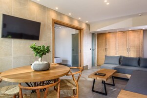 Suite Júnior, várias camas, não fumadores | Refeições no quarto