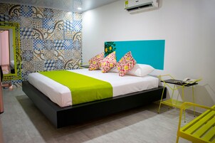 Quarto presidencial | Individualmente decorados, escrivaninha, quartos à prova de som