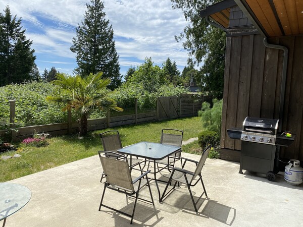 Hygge House - Newly Upgraded Spacious Cozy House - Sechelt