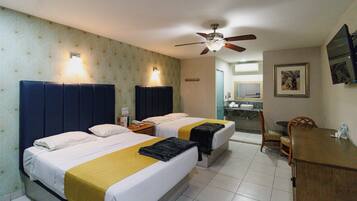 Quarto Duplo Familiar, vários quartos | Cortinas/cortinados opacos, quartos insonorizados, Wi-fi grátis