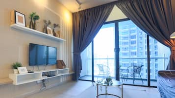Apartamento Elite, 2 quartos | Sala de estar | Smart TV de 40 de polegadas com canais digitais, Netflix, ténis de mesa