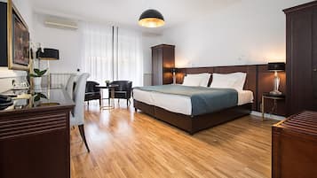 Suite Familiar | 1 quarto, minibar, cofre no quarto, com decoração personalizada