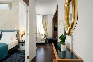 Suite Presidencial | Minibar, cofre no quarto, com decoração personalizada 