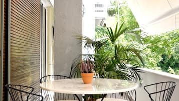 Apartamento Deluxe, 3 quartos, terraço, vista para o parque | Varanda