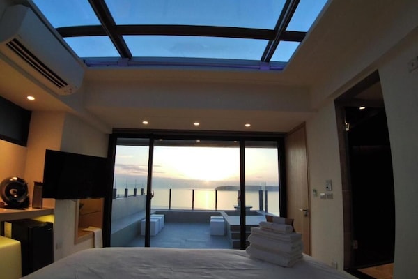 Quarto Duplo Panorâmico, 1 quarto, vista para a baía, em frente ao mar | Roupa de alta qualidade, edredões de penas, camas de colchão pillowtop