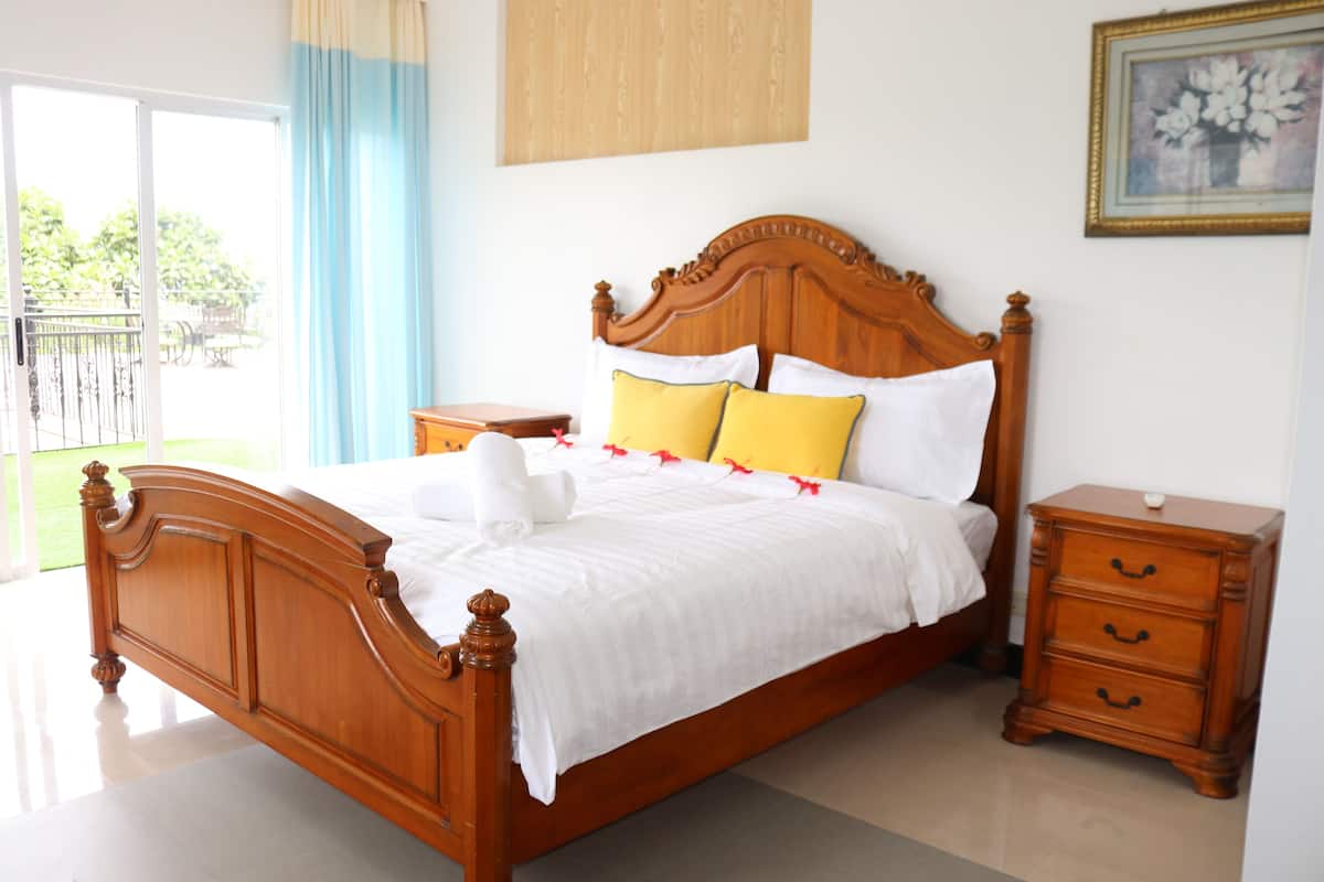 Quarto Standard, vista parcial para o mar, no rés do chão | 9 quartos, roupa hipoalergénica, cofre no quarto, quartos insonorizados