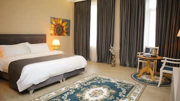 Quarto casal luxo | Frigobar, cofres nos quartos, quartos à prova de som, berços grátis