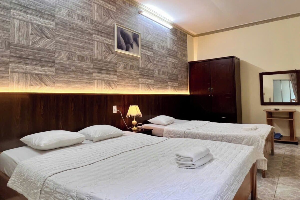 Quarto Triplo Standard | Roupa hipoalergénica, minibar, secretária