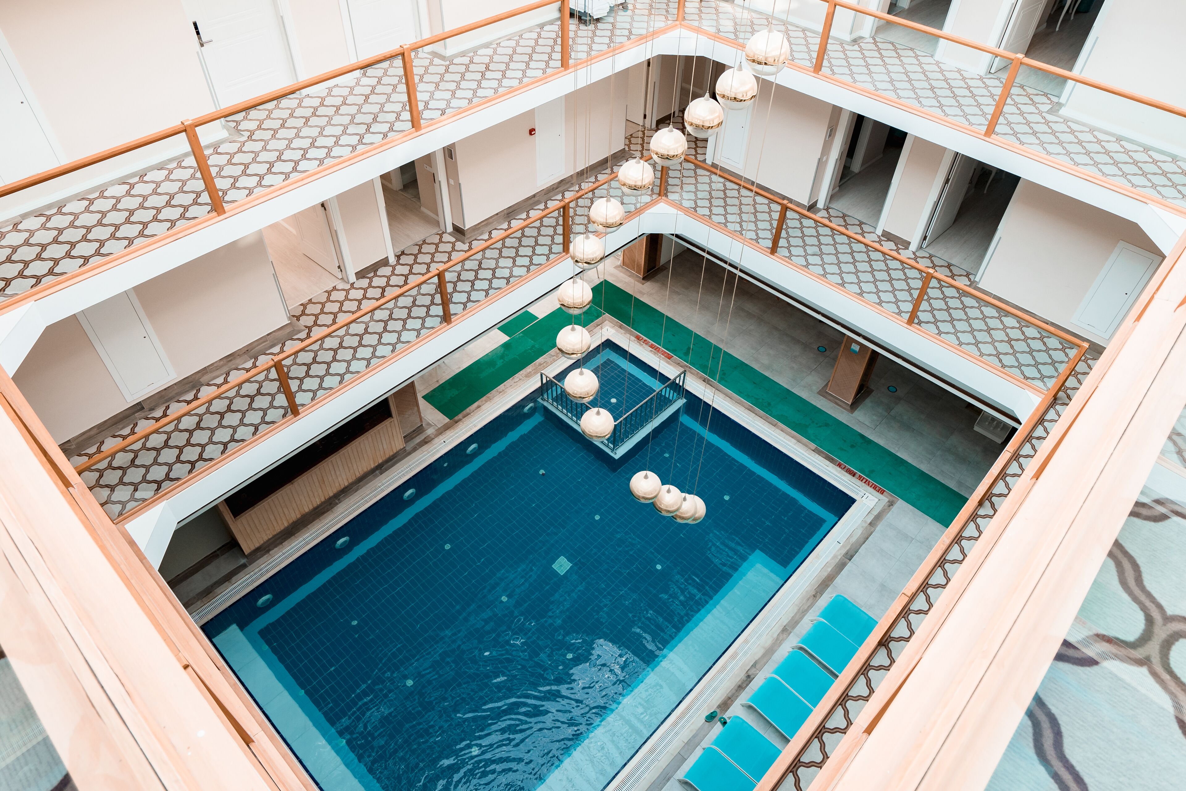 Piscina interior, piscina exterior sazonal, toldos gratuitos 