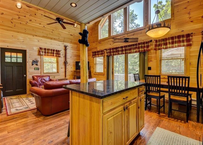 Gorgeous 4br Log Home Near Storyland & N. Conway. Ac, Large Deck, Dog Friendly - Conway, NH