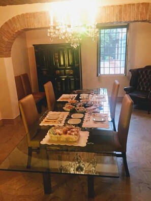 Pequeno-almoço tipo buffet diário incluído 