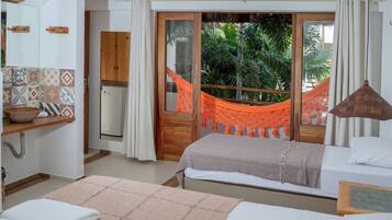 Quarto Confort com Varanda e Jardim | Minibar, cofre no quarto, berços/camas para crianças grátis