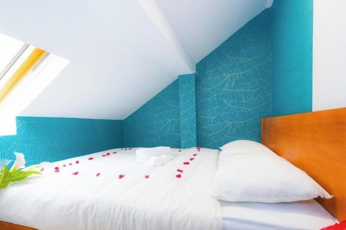 Quarto Básico | Secretária, Wi-fi grátis, roupa de cama fornecida 