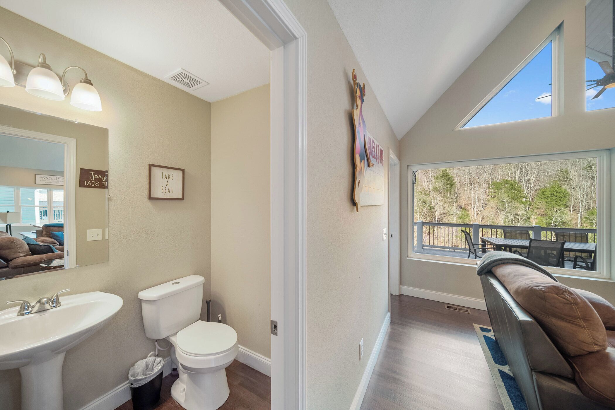 Lake Daze--lakefront/no Wake/9br/12ba/private Dock/hot Tub/sleeps 32 - Tennessee