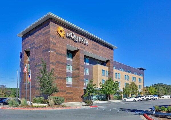 La Quinta Inn & Suites By Wyndham Lakeway - Lakeway, TX