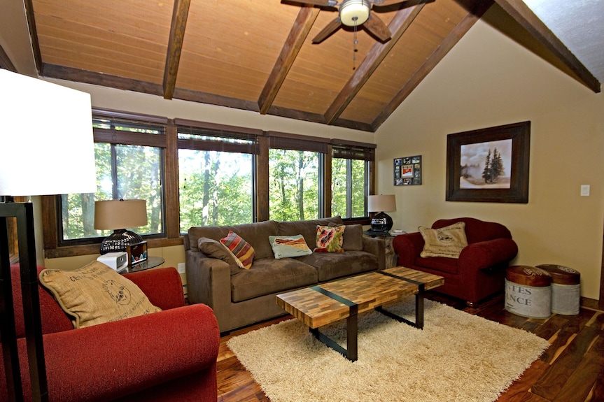 Alquiler A Estrenar! . Pases De Miembros. 100 Yardas A La Pendiente De Tyro - Shenandoah National Park